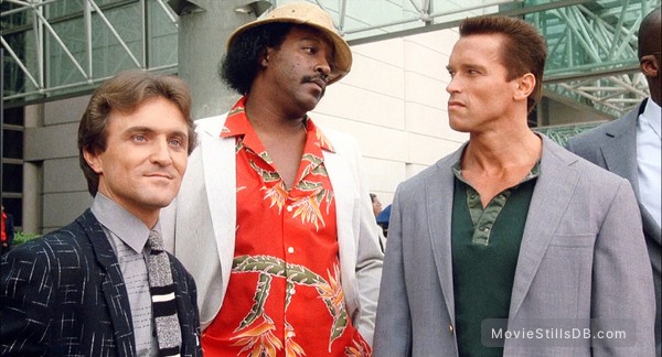 Commando - Publicity still of Arnold Schwarzenegger & David Patrick Kelly