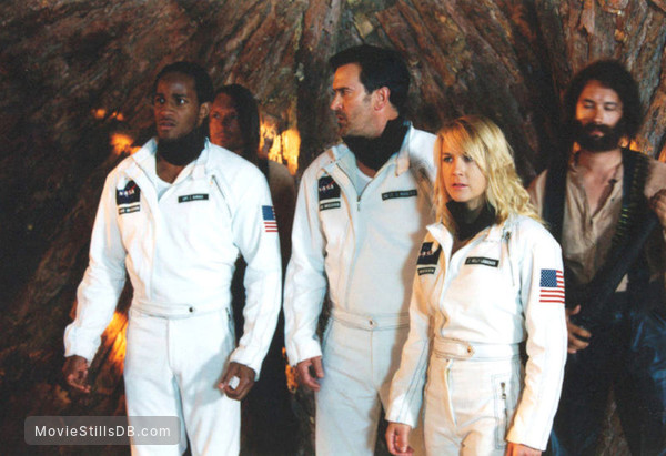 Alien Apocalypse - Publicity still of Renee O'Connor & Bruce Campbell