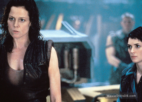 Alien: Resurrection - Publicity still of Sigourney Weaver & Winona Ryder