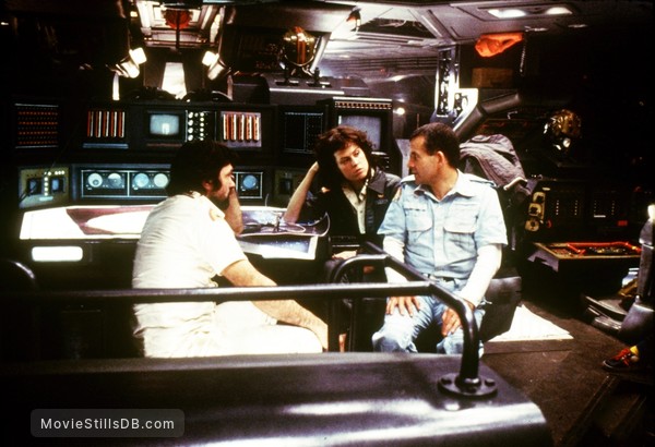 Alien - Publicity still of Tom Skerritt & Sigourney Weaver
