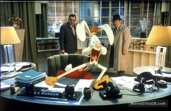 Who Framed Roger Rabbit - Publicity still of Bob Hoskins & Alan Tilvern