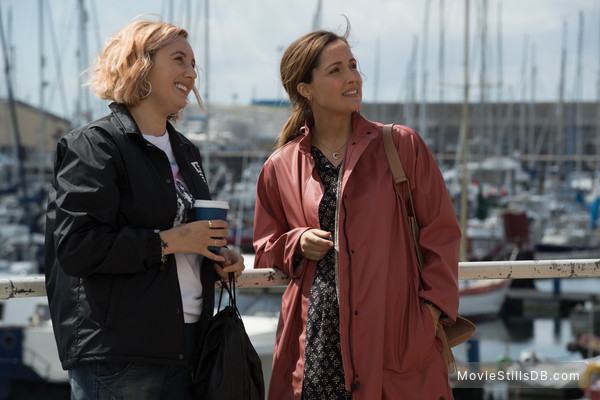 Juliet, Naked - Publicity still of Rose Byrne & Lily Brazier