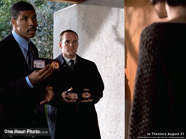 One Hour Photo - Wallpaper with Eriq La Salle & Clark Gregg