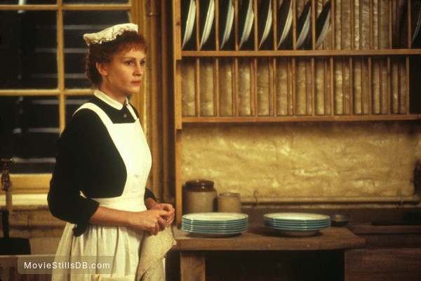 Mary Reilly - Publicity still of Julia Roberts