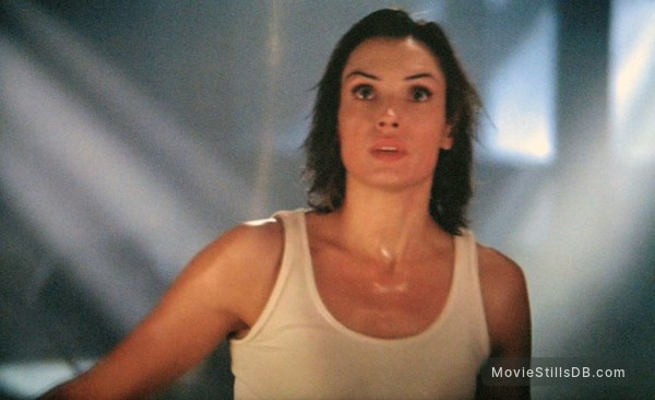 Deep Rising - Publicity still of Famke Janssen