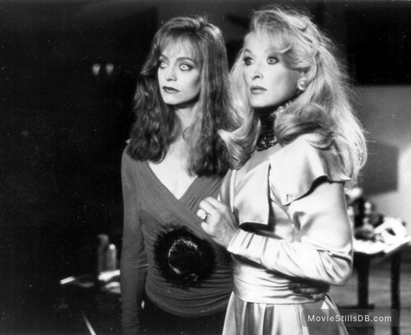 Death Becomes Her - Publicity still of Meryl Streep & Goldie Hawn