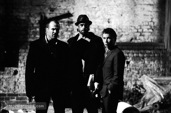 Snatch - Publicity still of Jason Statham & Brad Pitt