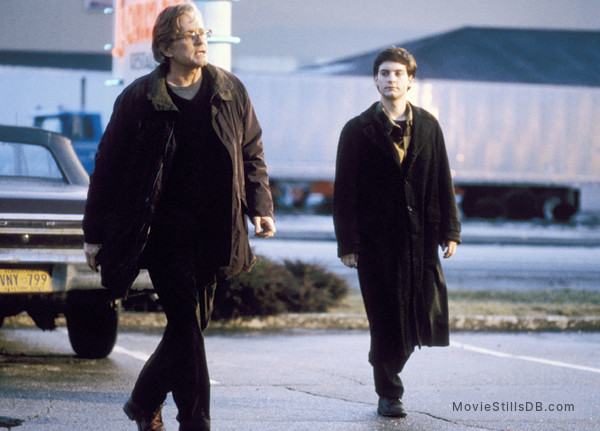 Wonder Boys - Publicity still of Michael Douglas & Tobey Maguire