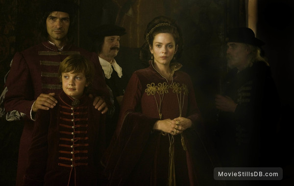 Anna Friel Bathory