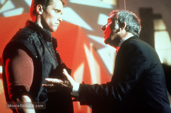 The Running Man - Publicity still of Arnold Schwarzenegger & Richard Dawson