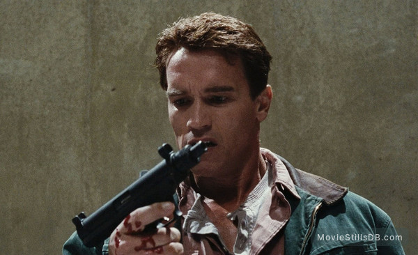 Total Recall - Publicity still of Arnold Schwarzenegger