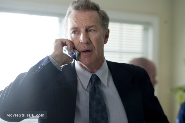 Dexter - Episode 1x02 publicity still of Geoff Pierson