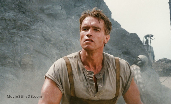 Total Recall - Publicity still of Arnold Schwarzenegger