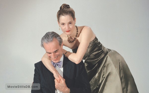 Phantom Thread - Publicity still of Daniel Day-Lewis & Vicky Krieps