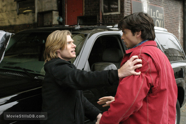 Smallville - Episode 4x13 publicity still of Tom Welling & Chris Carmack
