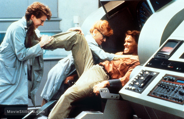 Total Recall - Publicity still of Arnold Schwarzenegger & Rosemary Dunsmore