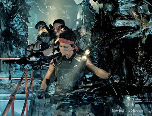 Aliens - Publicity still of Jenette Goldstein & Mark Rolston