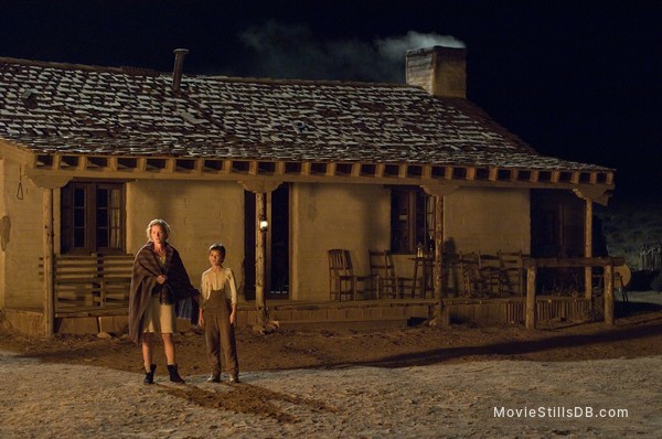 3:10 to Yuma - Publicity still of Gretchen Mol & Benjamin Petry