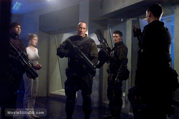 Doom - Publicity still of Karl Urban & Dwayne Johnson