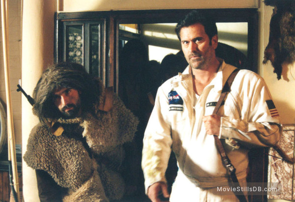 Alien Apocalypse - Publicity still of Bruce Campbell & Vladimir Kolev