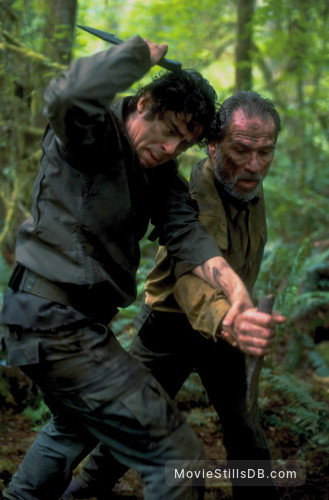 The Hunted - Publicity still of Tommy Lee Jones & Benicio del Toro