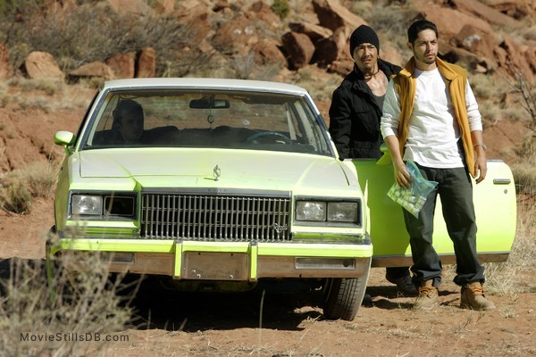 Breaking Bad - Episode 1x01 publicity still of Aaron Paul & Max Arciniega
