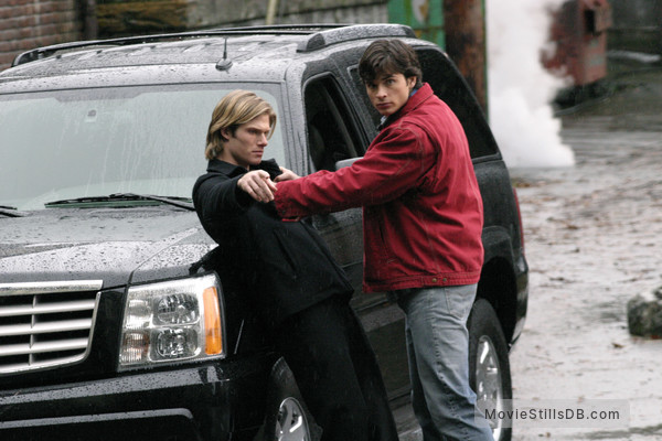 Smallville - Episode 4x13 publicity still of Tom Welling & Chris Carmack