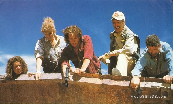 Tremors - Publicity still of Kevin Bacon & Fred Ward