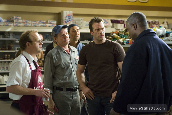 The Mist - Publicity still of Thomas Jane & Andre Braugher