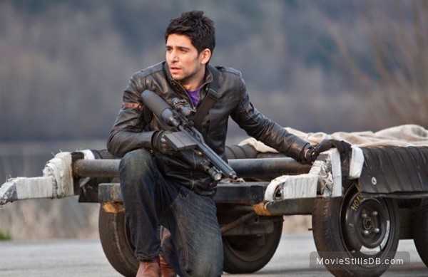 Primeval: New World - Episode 1x03 publicity still of Danny Rahim