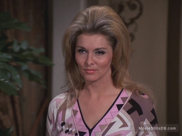 Mannix - Episode 6x06 publicity still of Nancy Kovack