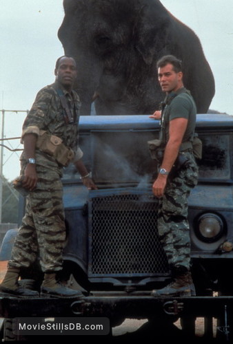 Operation Dumbo Drop - Publicity still of Danny Glover & Ray Liotta