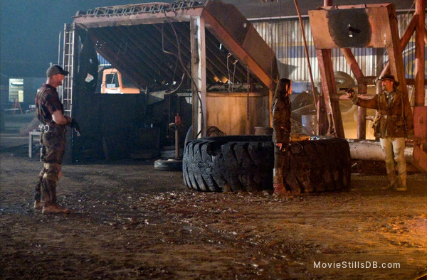 Terminator Salvation - Publicity still of Moon Bloodgood & Michael Papajohn