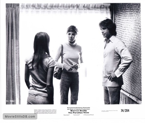 The Parallax View - Publicity still of Warren Beatty & Paula Prentiss