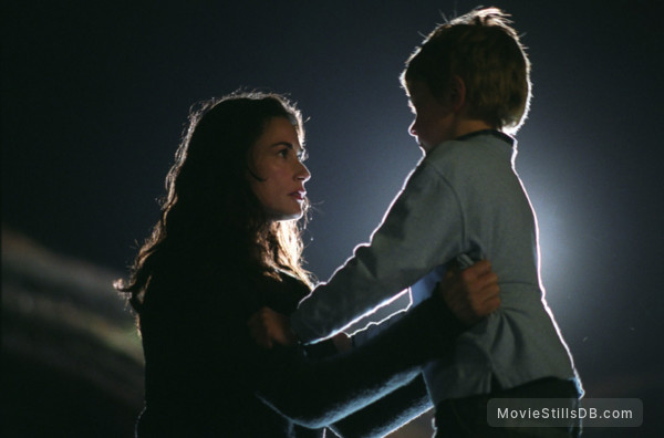 Half Light - Publicity still of Demi Moore & Beans El-balawi